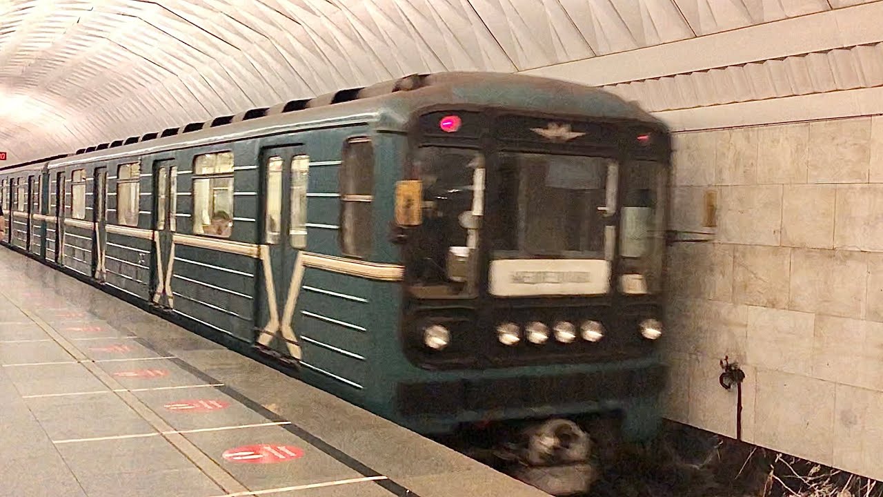 Sound of Moscow Metrovagonmash 81-717/81-714 departing Soviet Union ...