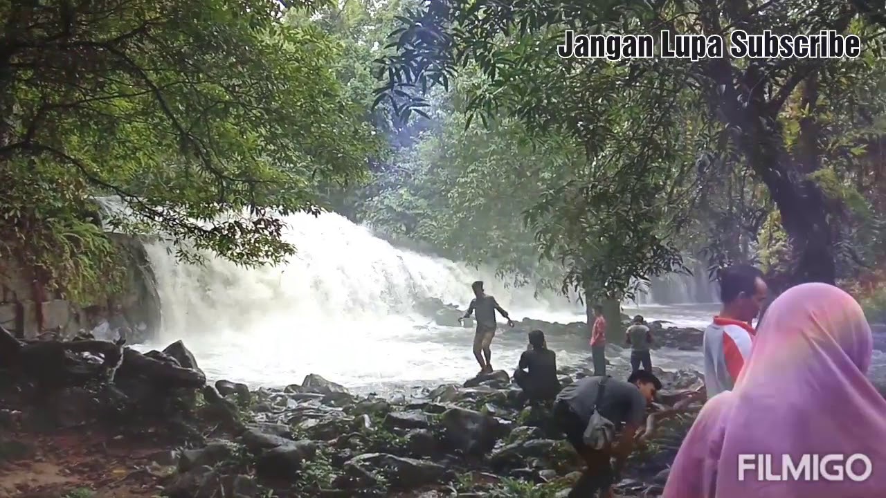 Jalan Jalan Air Terjun Riam Jugan Sanggau Ledo - YouTube
