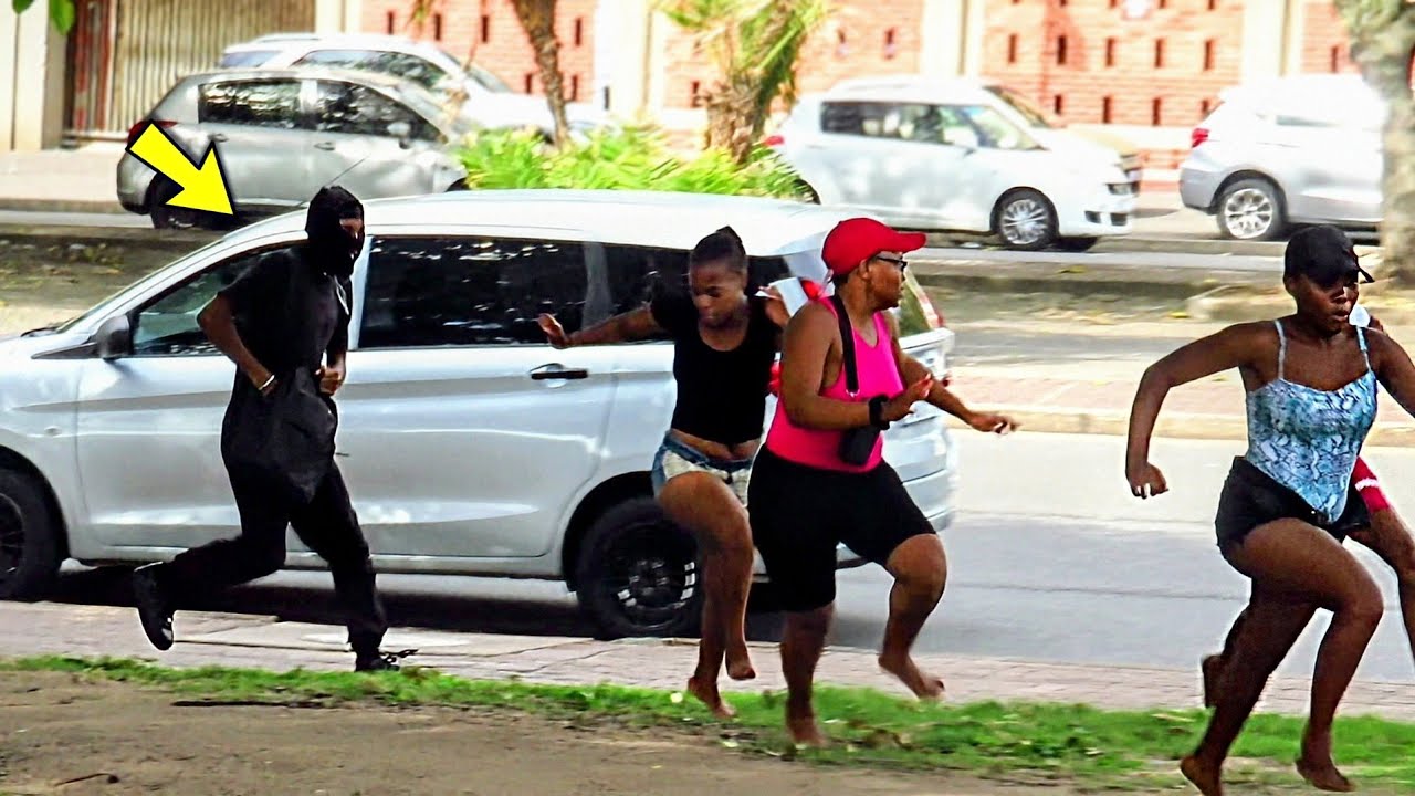 FAKE ROBBERY PRANK IN THE HOOD**GONE WRONG**😳 pt.3 - YouTube