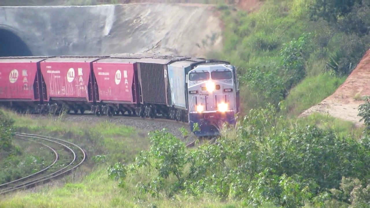 AC44i #8296 NOVA Pintura da RUMO & C30-7 BNSF. - YouTube