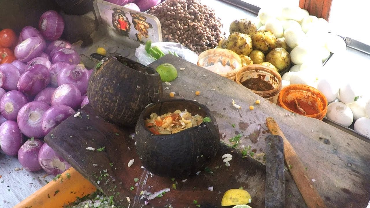 Indian Street Food - Muntha Masala With Egg @ 20 Rs Plate | Spicy Chat ...