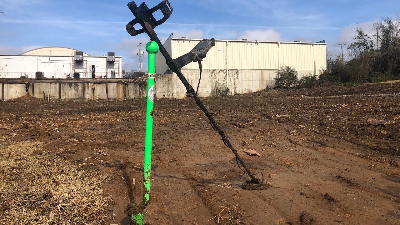 Muddy Metal Detecting on an Old Homesite / Equinox 700 - YouTube