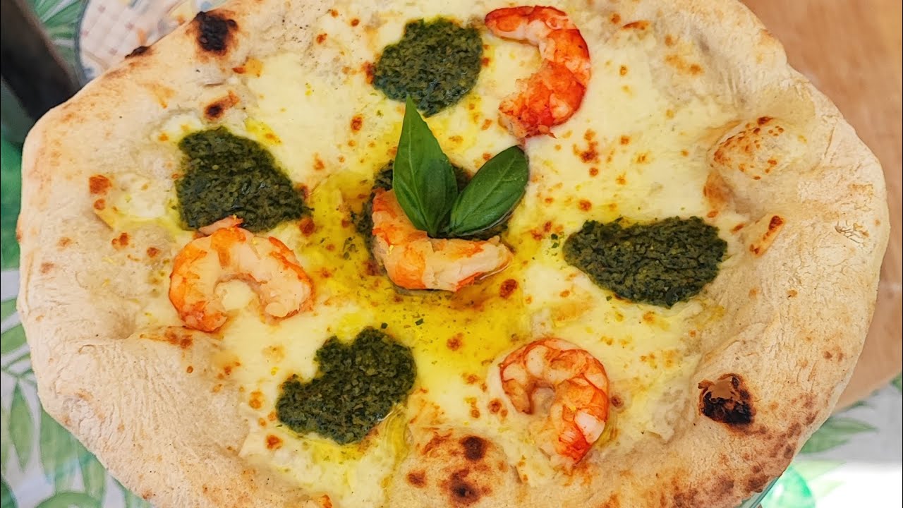 Pizza a casa con pesto di basilico artigianale Genovese e gambero rosso ...