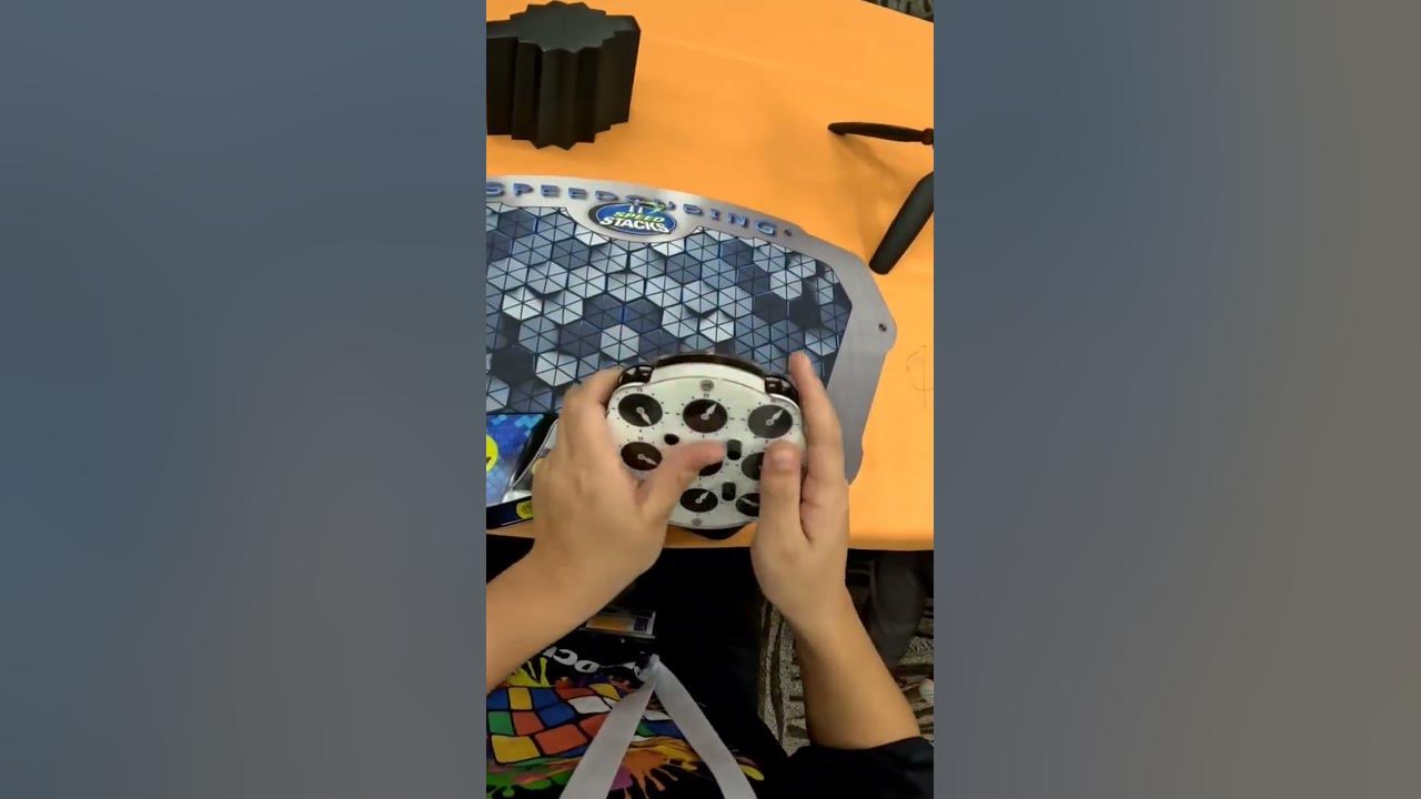 Rubiks Clock solved in under 6 seconds!😲 - YouTube Rubiks Clock solved in under 6 seconds!😲 - YouTube