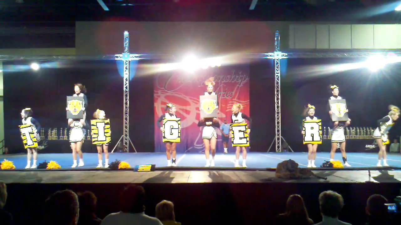 Clay County Cheer 2011 - YouTube