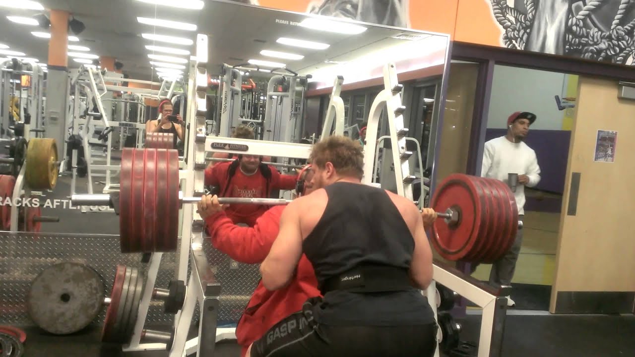 Bodybuilder Dan Saxton Trains Legs - December 2013 (Offseason) - YouTube