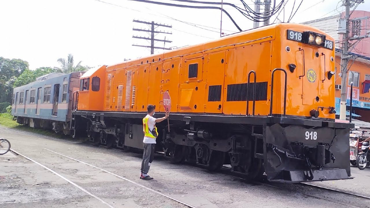 PNR DEL 918 Hauling MoHa 202-8 From Tutuban To Caloocan Workshop - YouTube