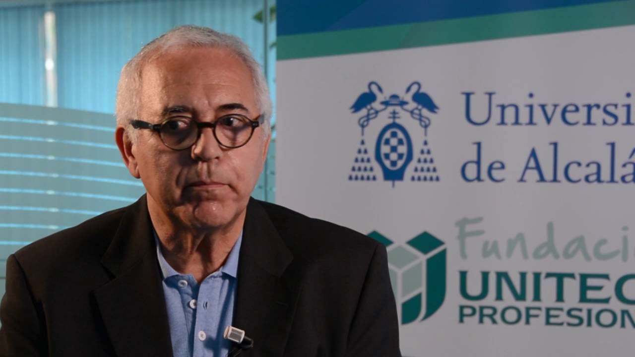 Entrevista al Dr. Victor Martínez López -médico ginecólogo. - YouTube