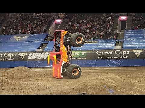 el Toro Loco monster jam Milwaukee freestyle - YouTube
