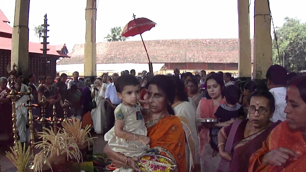 Aranmula Valla Sadhya ( vallasadya) Procedure - YouTube