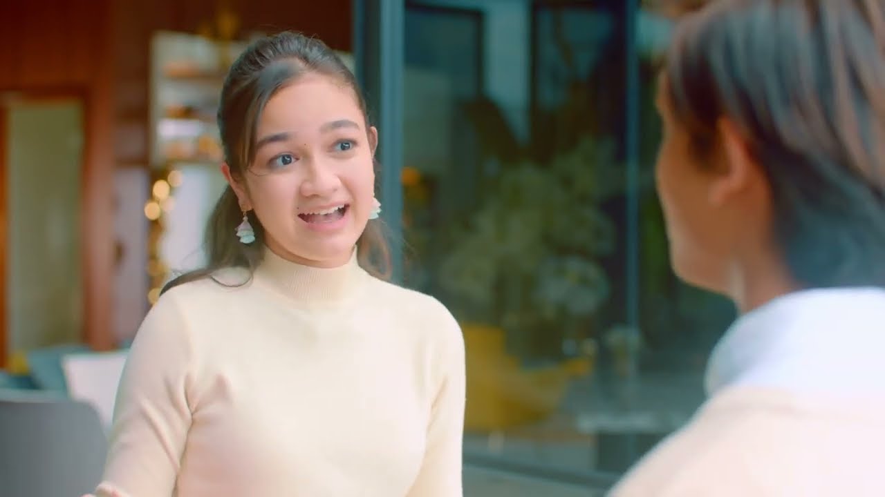 Alamak! Emma Sofea buat Izzryn jatuh kolam?! | Senduk Swap EP5 - YouTube