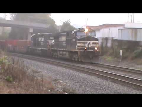 NS 215 [Intermodal] and NS G93 [Local] rolling meet at Mableton 10 12 17 - YouTube