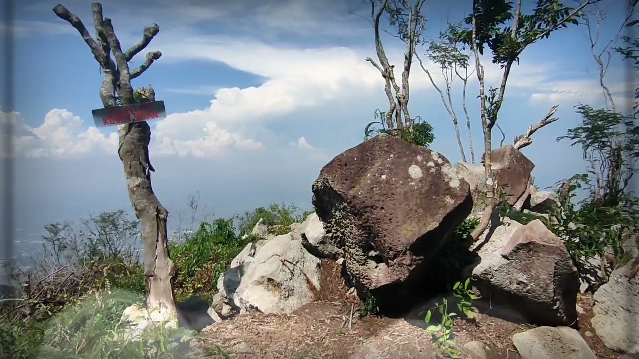 Pendakian gunung Kemuncup (1238Mdpl) via Kunjorowesi - YouTube