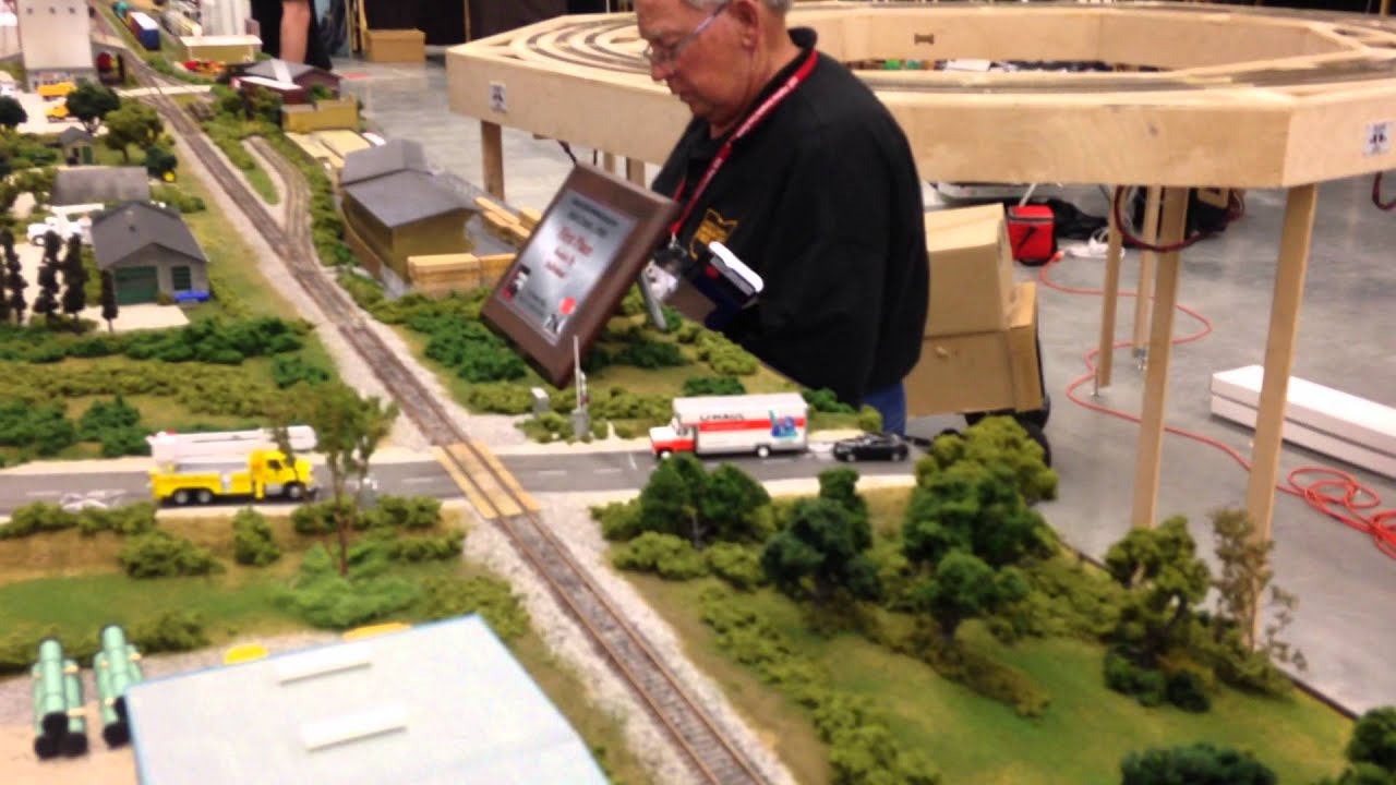 A walk around the Free-mo layout at the National Train Show 2014 - Part ...
