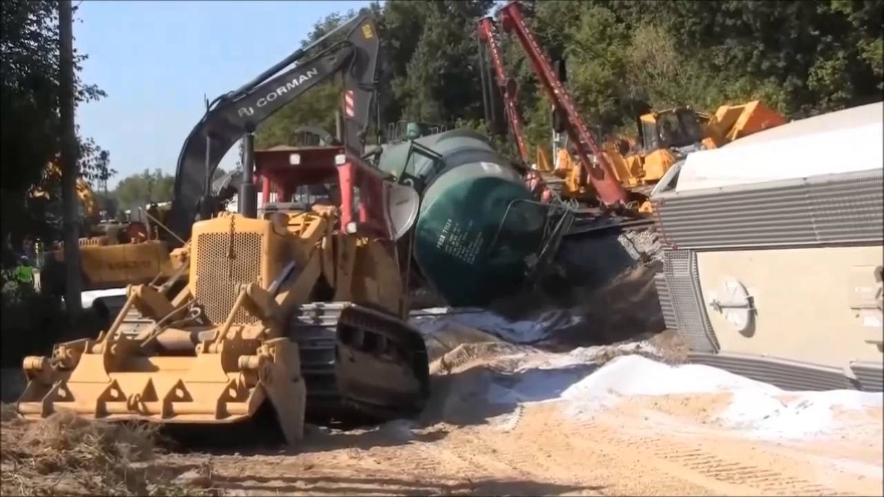 CSX Railroad 2012 Year End Review of Trains on the CE&D sub - YouTube