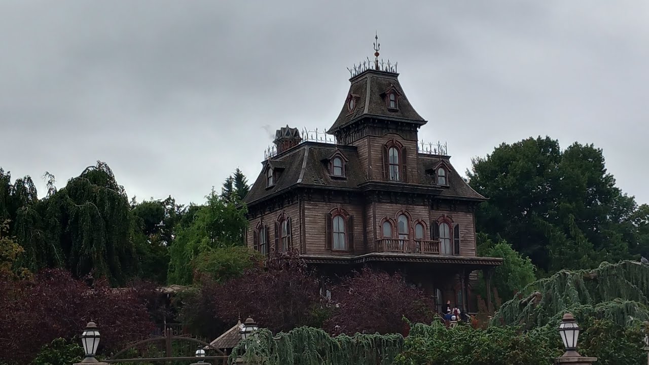 Phantom Manor Ride Disneyland Paris Review QUITE UNSETTLING - YouTube