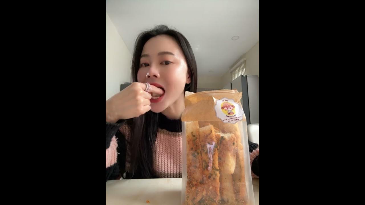 នំប៉័ងបាក់យ៉ុង កម្មង់ពីអូន Kouch Youmey yummy yummy - YouTube