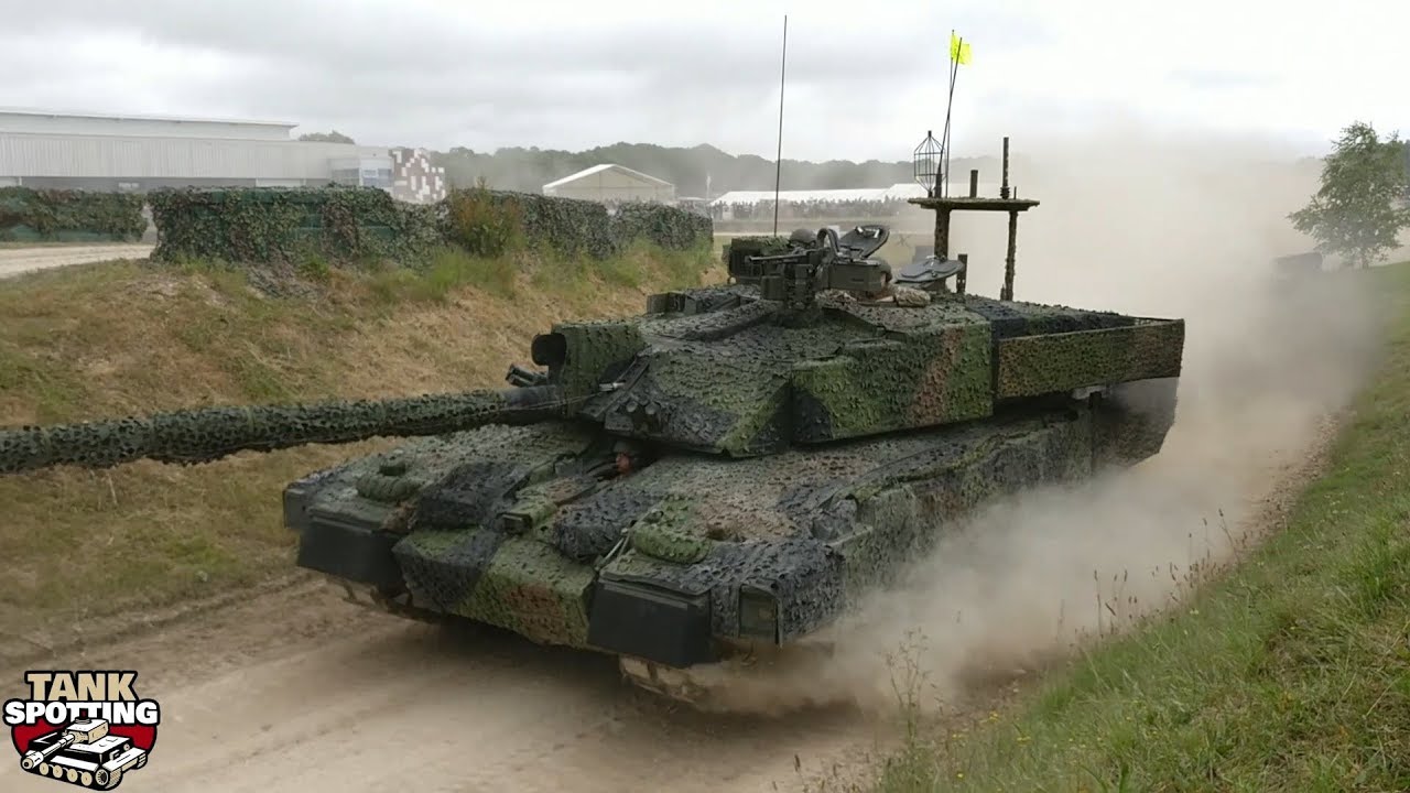 Challenger 2 Main Battle Tank Shows Its Might - Tankfest 2017 - YouTube