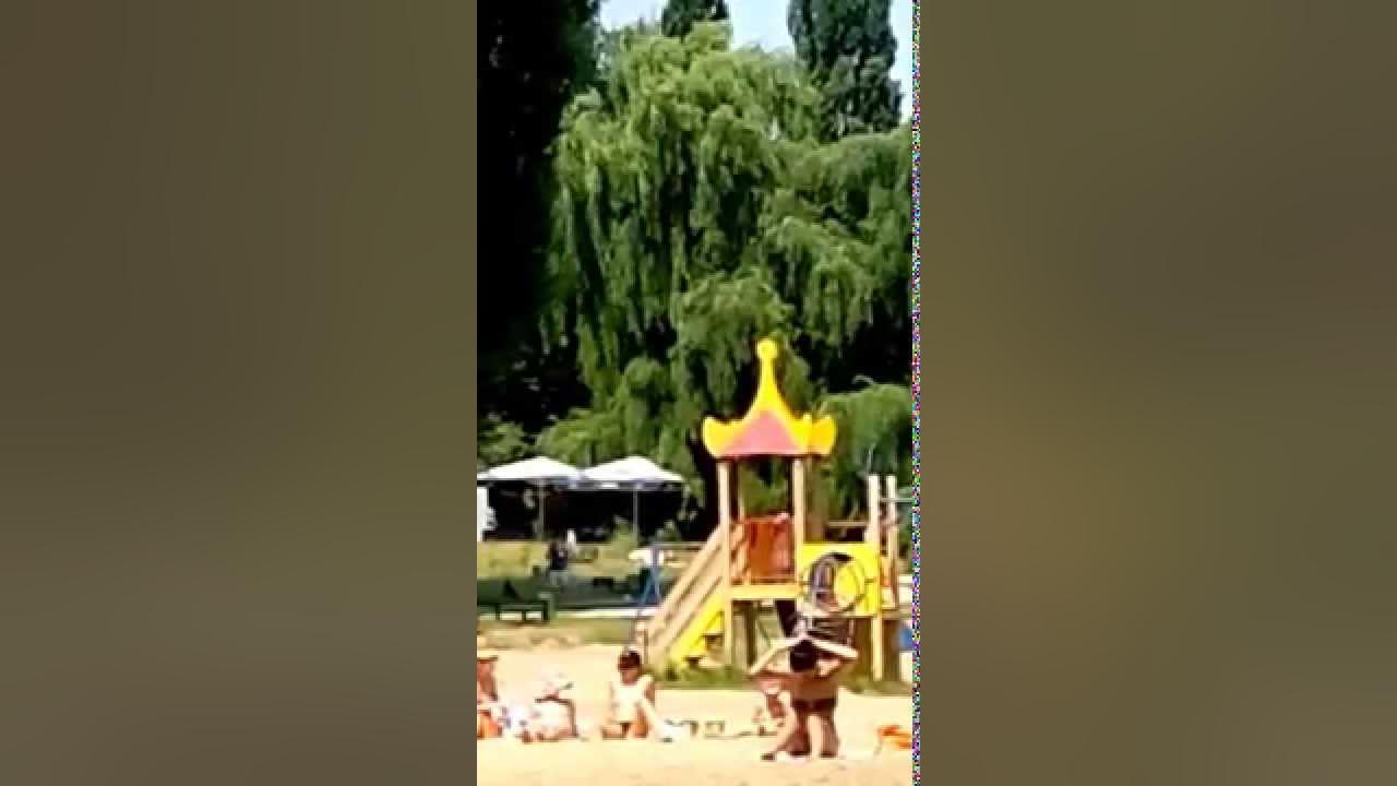 Красотки топлес на пляже - YouTube