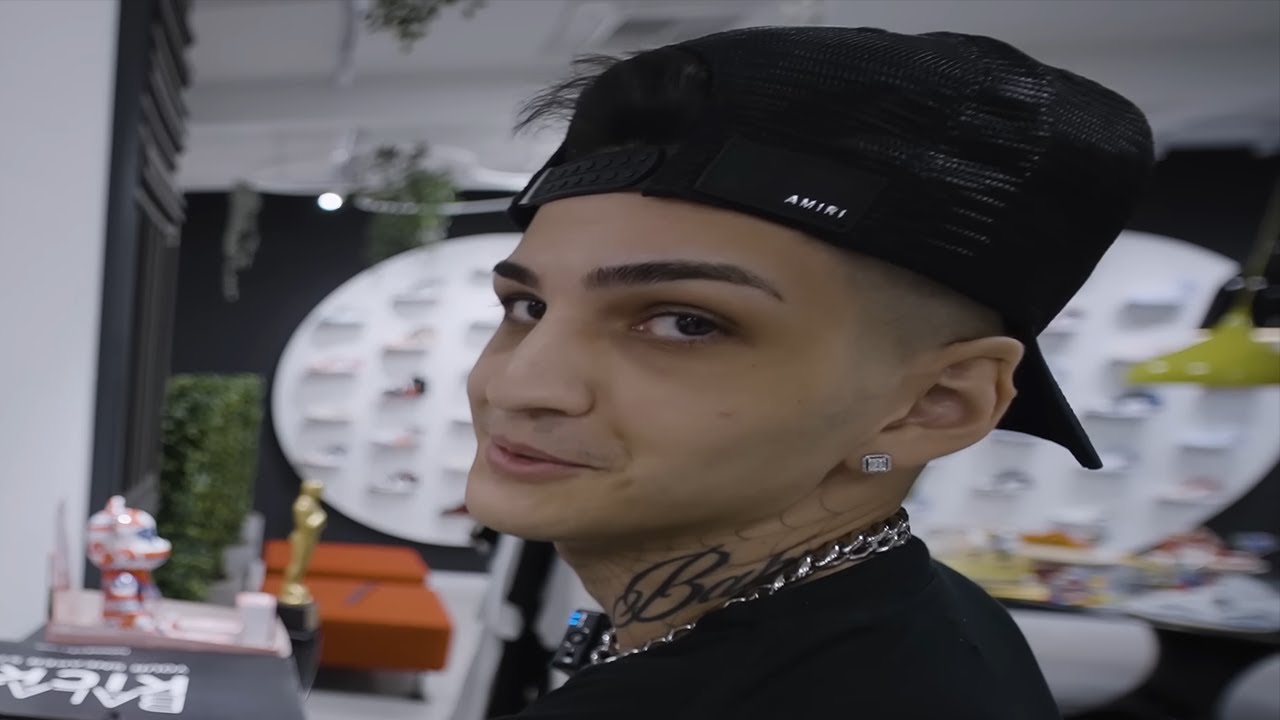 Abi Talent la sneaker shopping e prea funny - YouTube