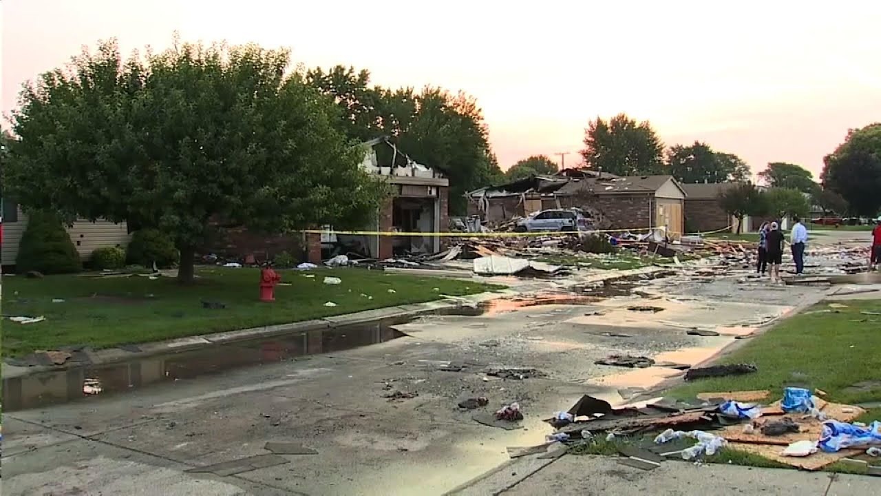 'Felt like a bomb': 1 dead in Michigan explosion - YouTube
