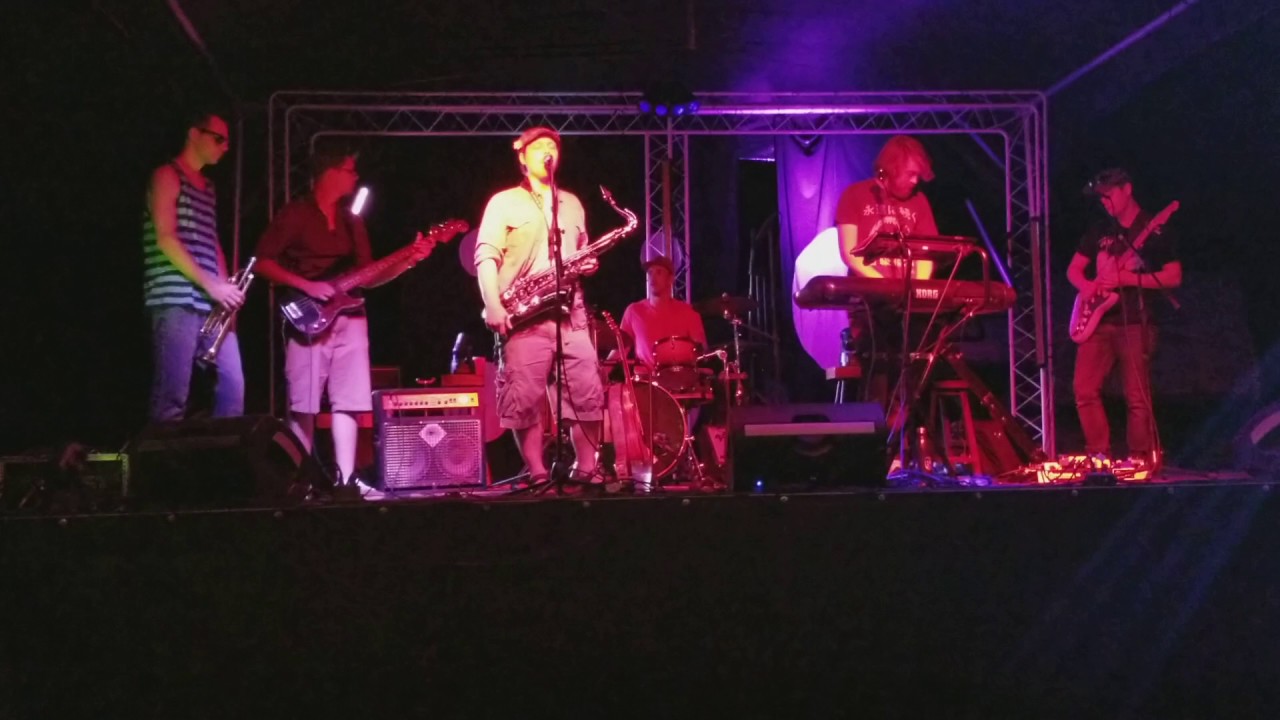 Intro - Pesky Front @ Tractorgrease - YouTube