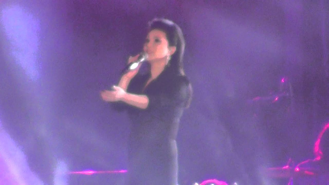 Sing50Concert 2015 - Tracy Huang (哭沙 + Feelings) - YouTube