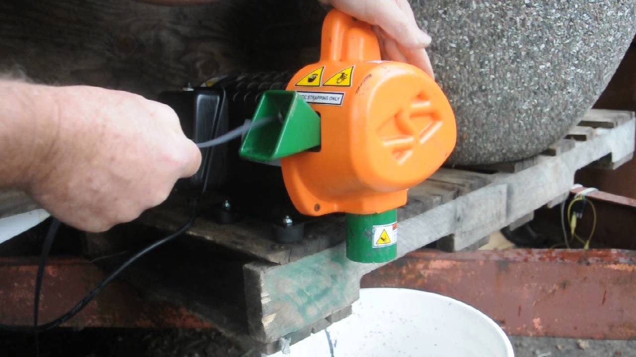 Sweed Scrap Chopper - model 200 AC - for plastic strapping only - YouTube