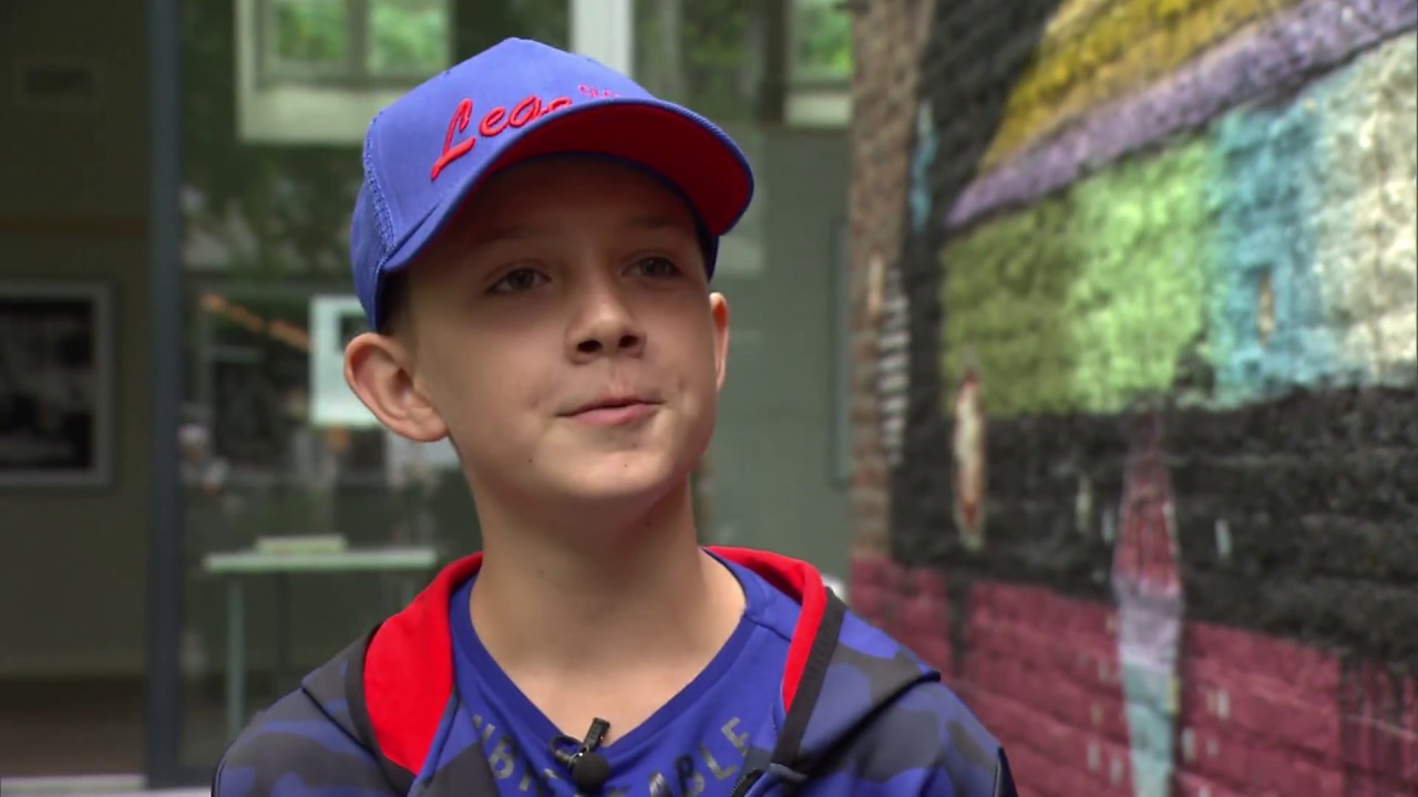 B-boy Ritchie (12) danst op breakdance festival - YouTube