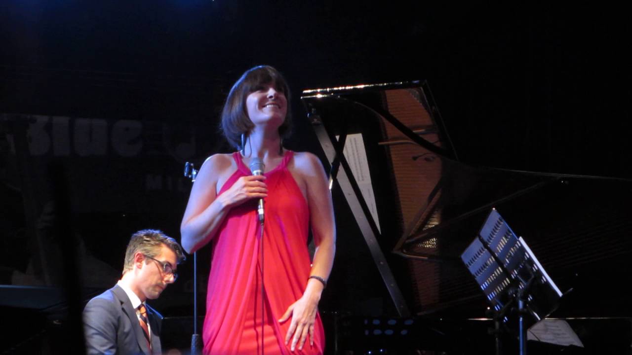 Sara Gazarek live @Bluenote - A tea fot two Acordes - Chordify