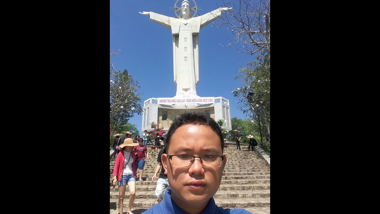 Learn Vietnamese: The statue of Jesus in Vung Tau - YouTube
