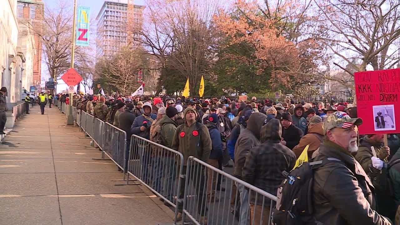 Richmond gun rights rally: Scenes from outside the Capitol around 9:30 ...
