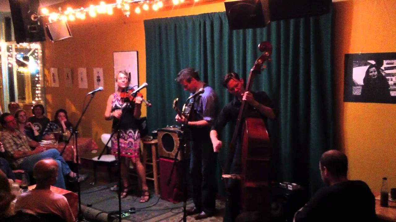 Hot Club of Cowtown - "Dev'lish Mary" - Rosendale Cafe 7.8.11 - YouTube