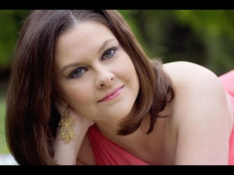 Recent Graduate Award | Jennifer Jones, '04, '11 (MBA) - YouTube