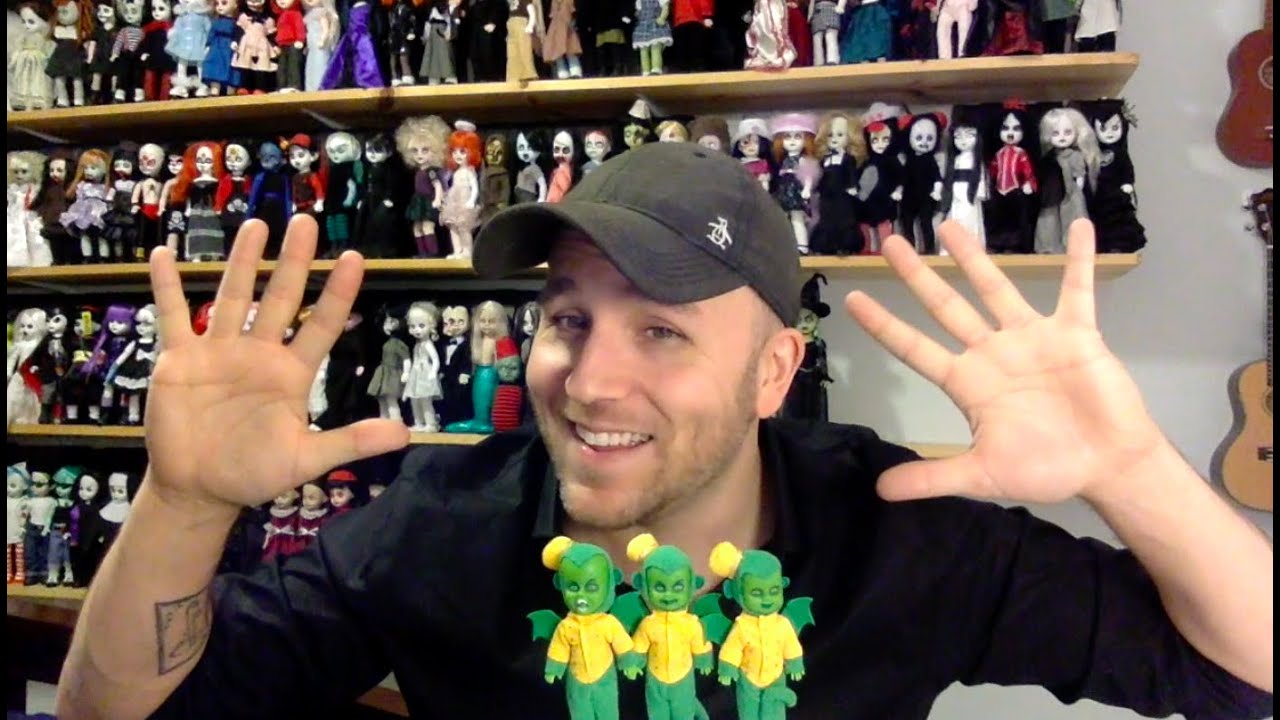 Living Dead Dolls Flying Monkeys Review - YouTube