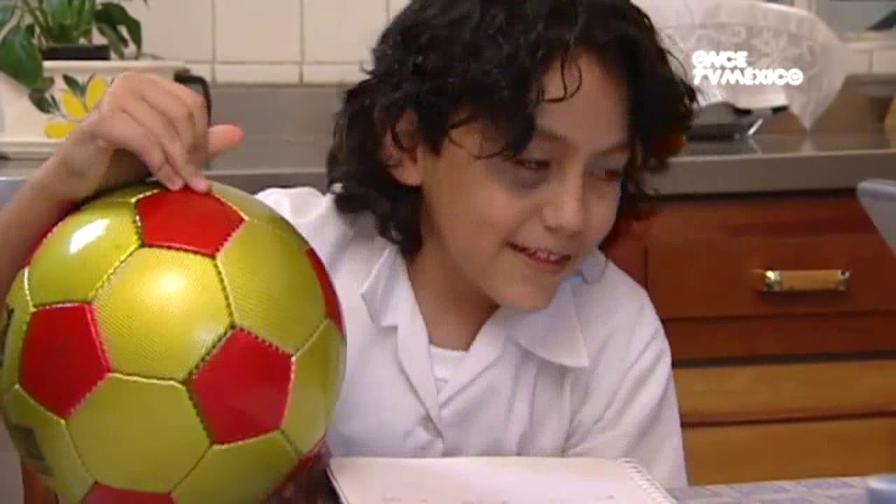 Futboleros - El balón de los deseos - YouTube