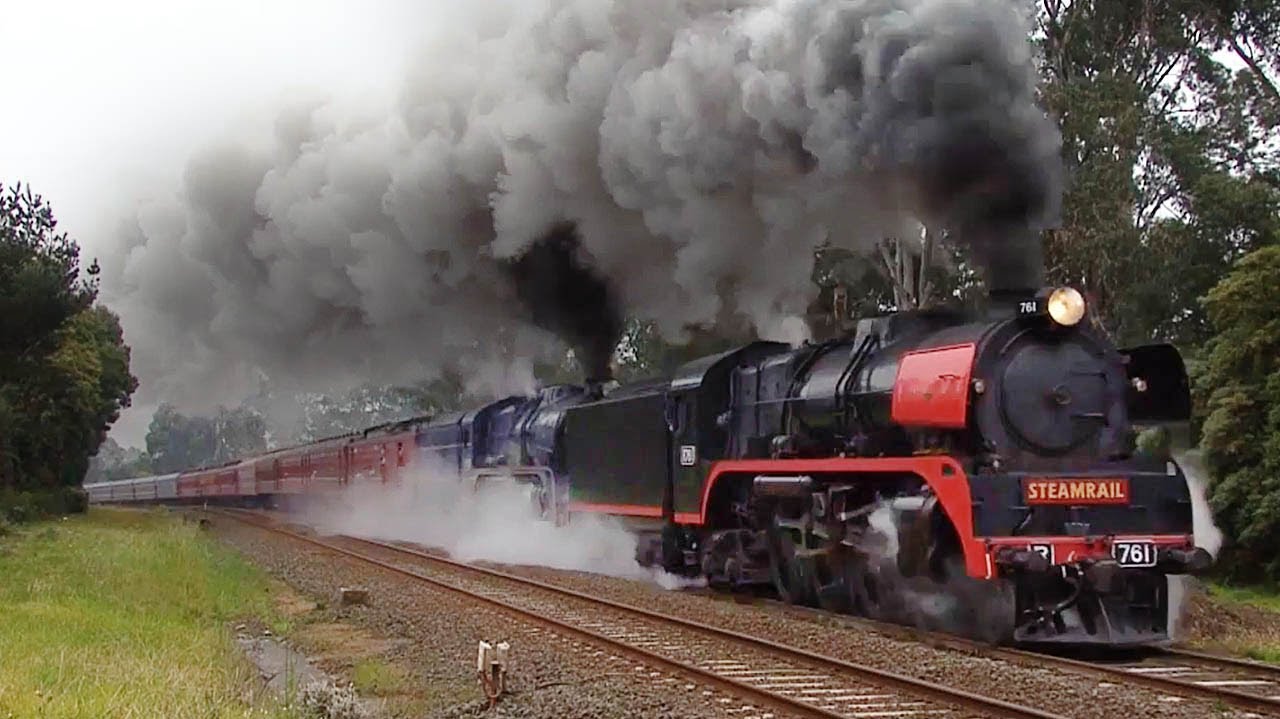 Double R class Hudson steam locos on the Snow Train 2012: Australian ...