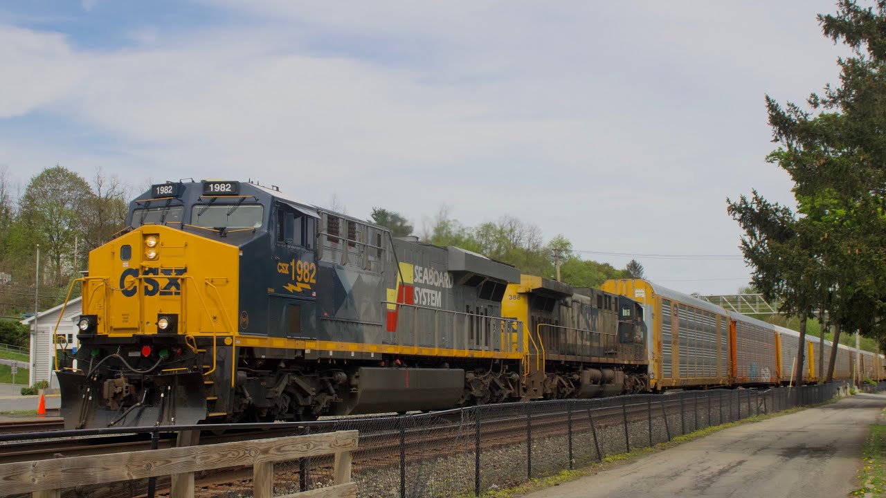 CSX 1982 leading M267 QC 186 Fonda NY - YouTube