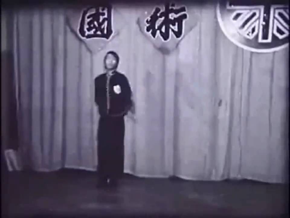 James Lau and Wong Ka Kin in Hong Kong - 1972 - YouTube