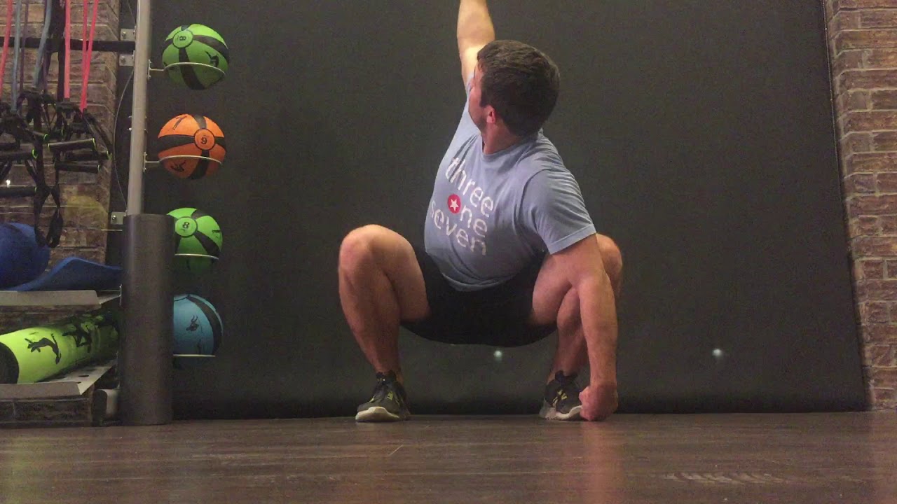 Iso Squat with T Spine Extension and Rotation - YouTube