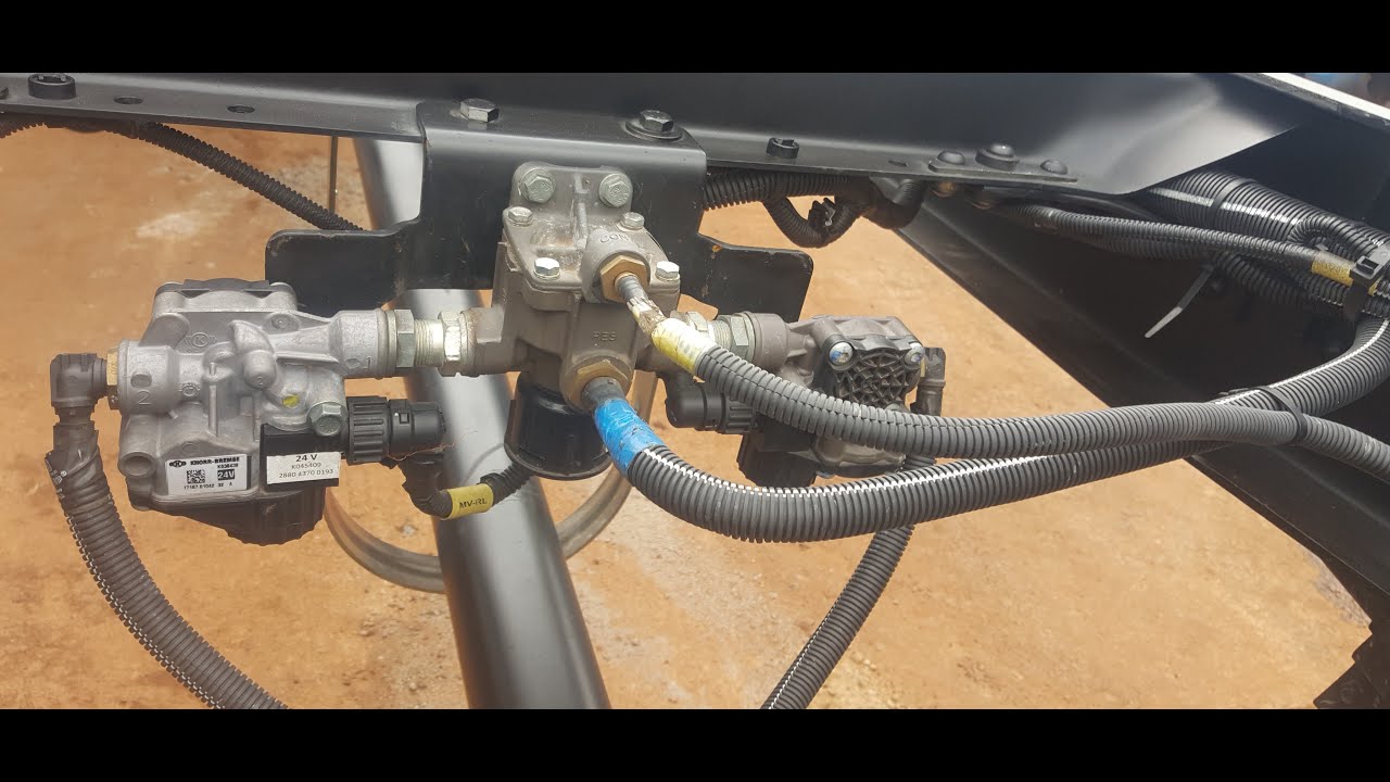 Braking system: Air Brake Secondary Circuit. #mechanic - YouTube