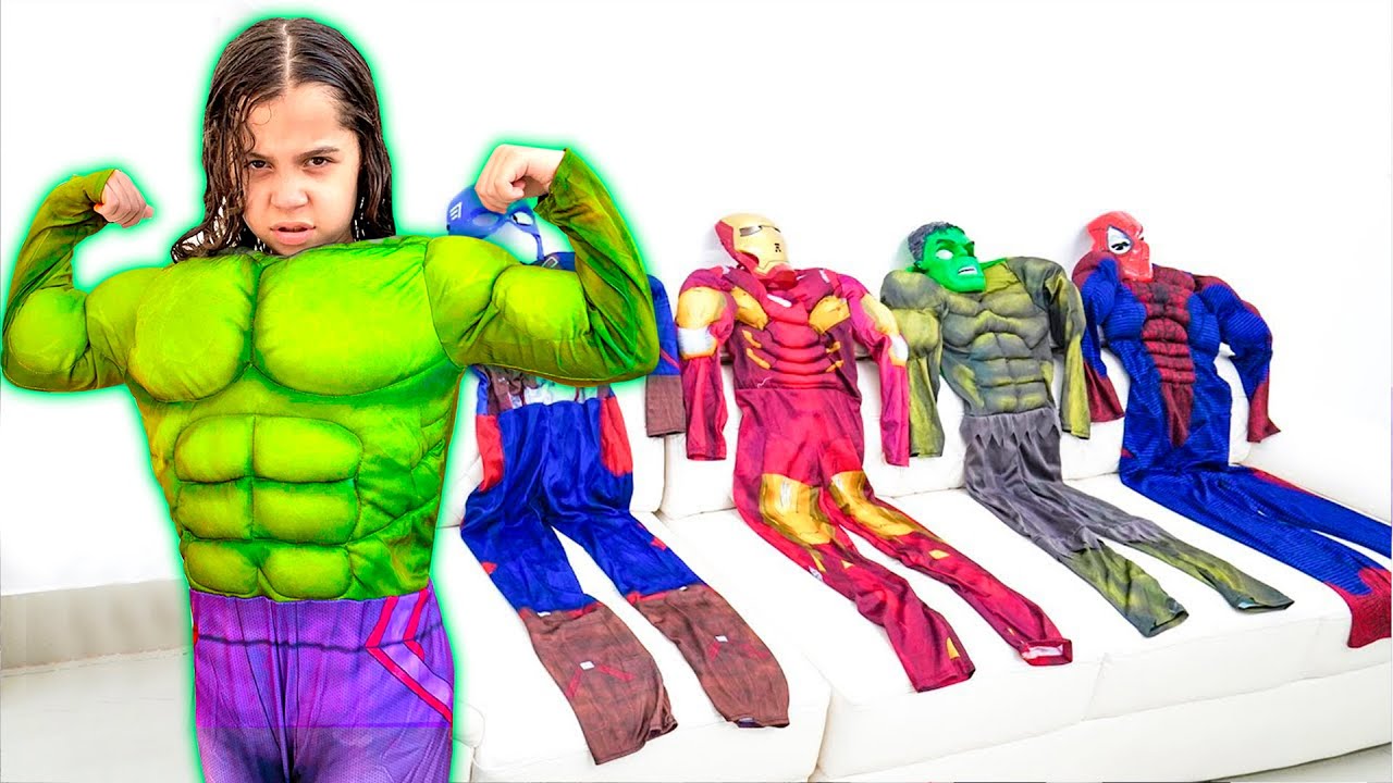 SARAH BRINCA de Super-Heroi e ajuda OS AMIGOS - Sarah Superhero - YouTube