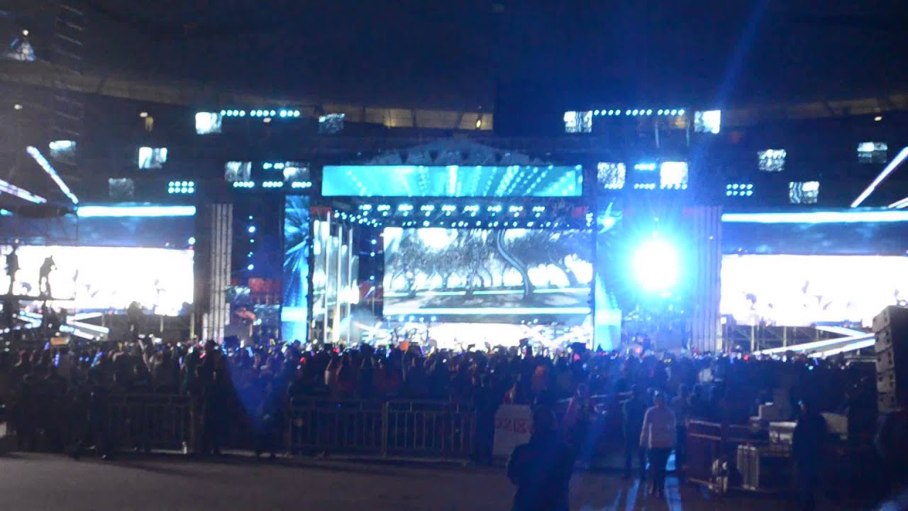 Wolf ~ EXO @ SMTown Live World Tour III 2013 Beijing 늑대와 미녀 - YouTube