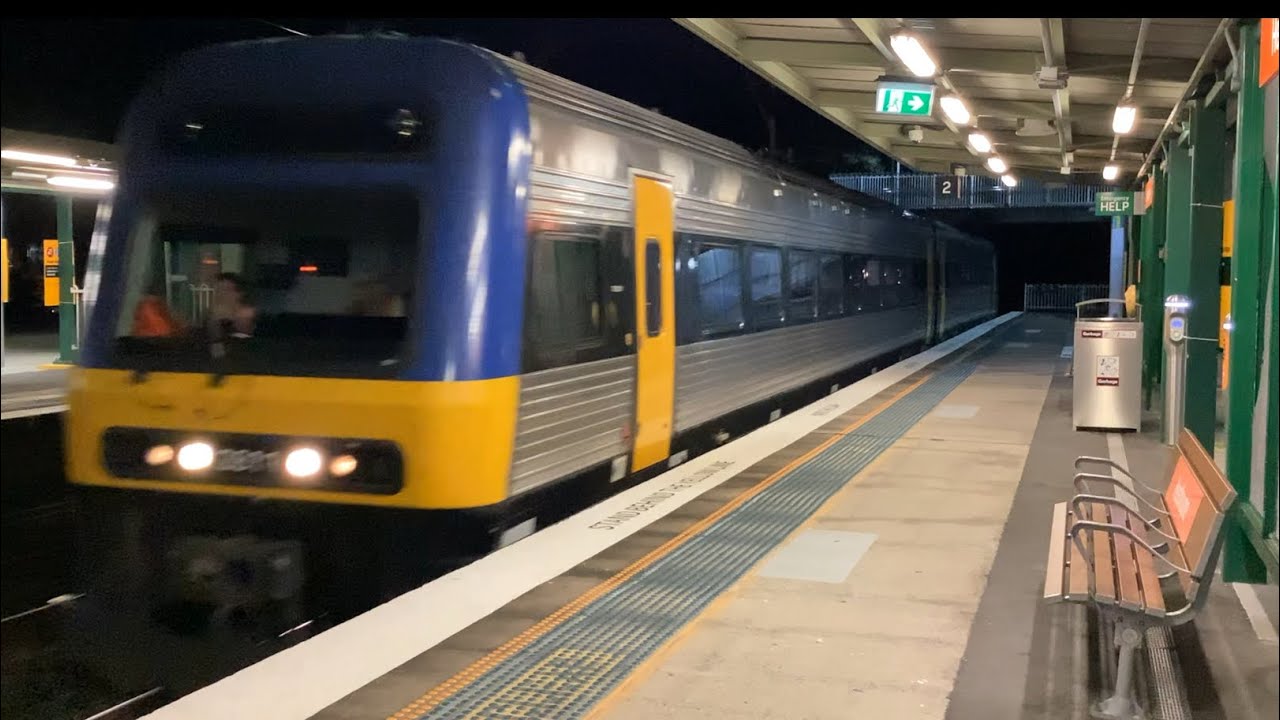 *RARE SIGHT* Endeavour Train on T4 during line congestion due to ...