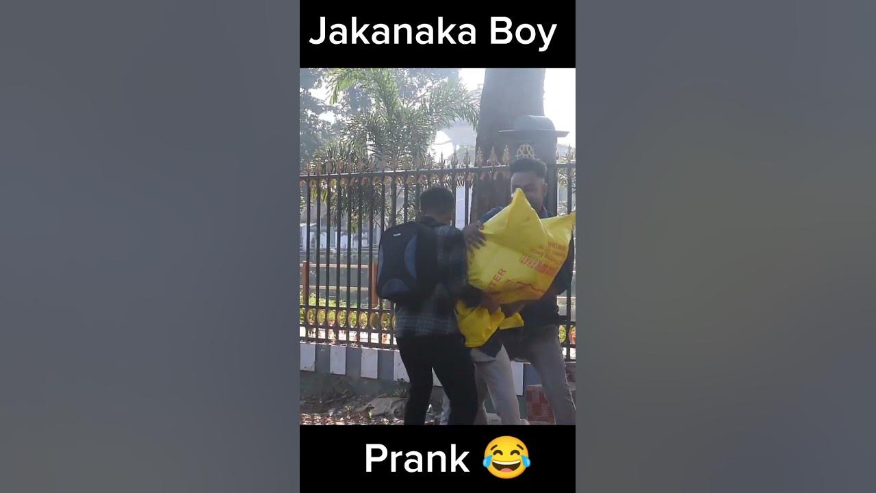 Random Public Prank 😂😲prankshorts Prankvideo Funnyprank Funny Shortvideoroadprankpublic