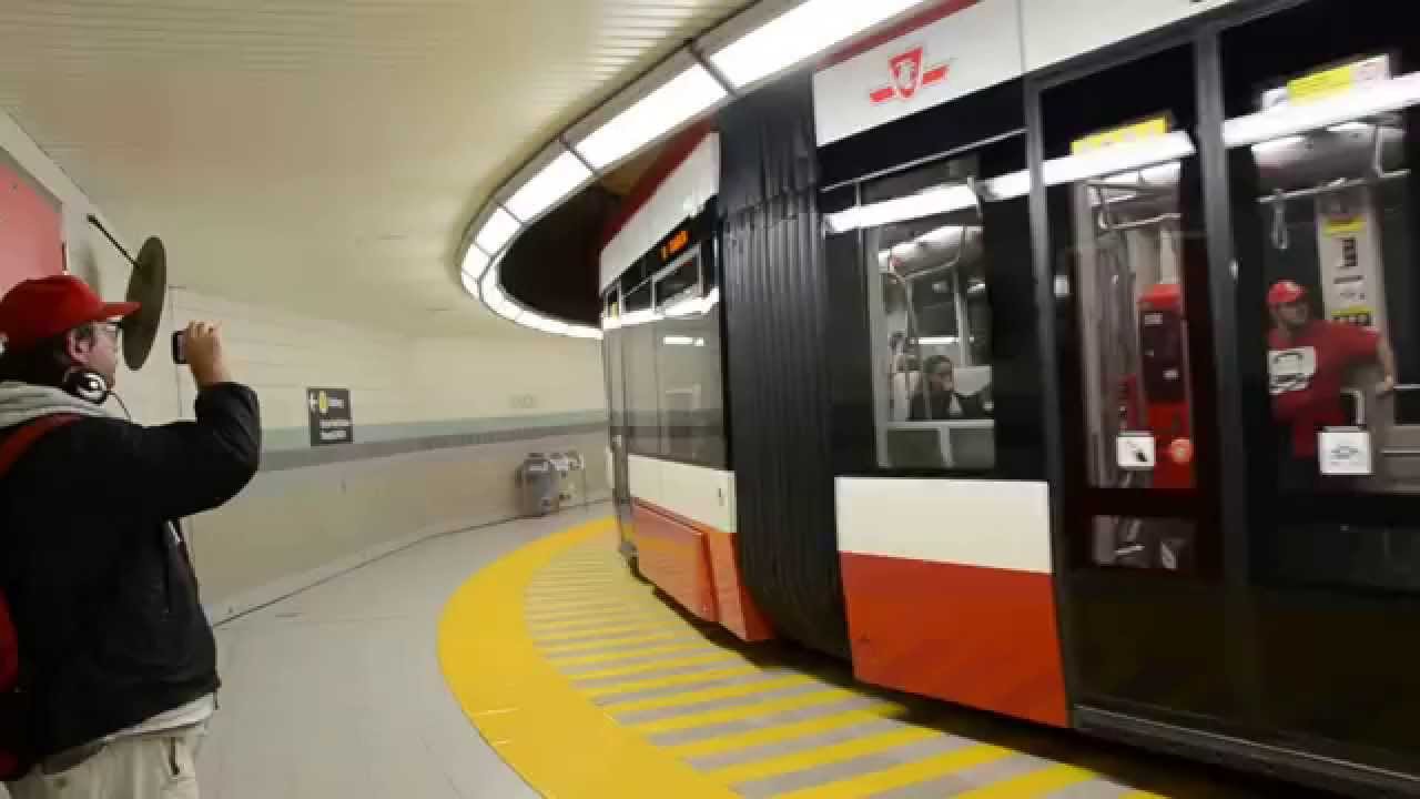 TTC 4403 Flexity Outlook LRV First Day Using Union Station Loop - YouTube