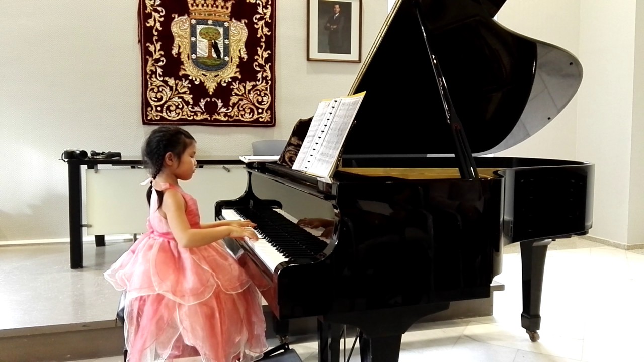 Youlan lin 5 ys played W.Mozart Romance K.V.525 ABRSM 2017-18 grade 3 ...