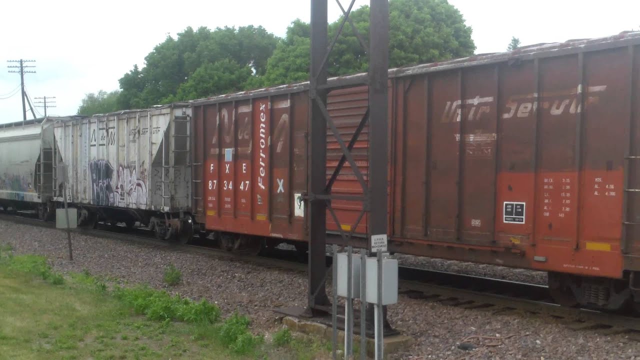 UP 4158 leads westbound freight - YouTube