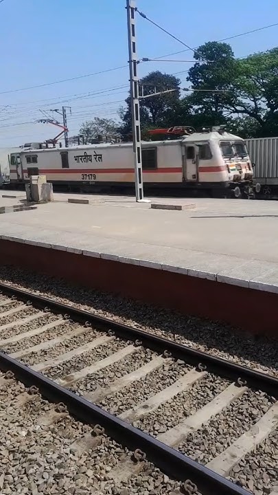 Shri Ganganagar Kochuveli Express with Erode wap7 #shortvideo #train - YouTube