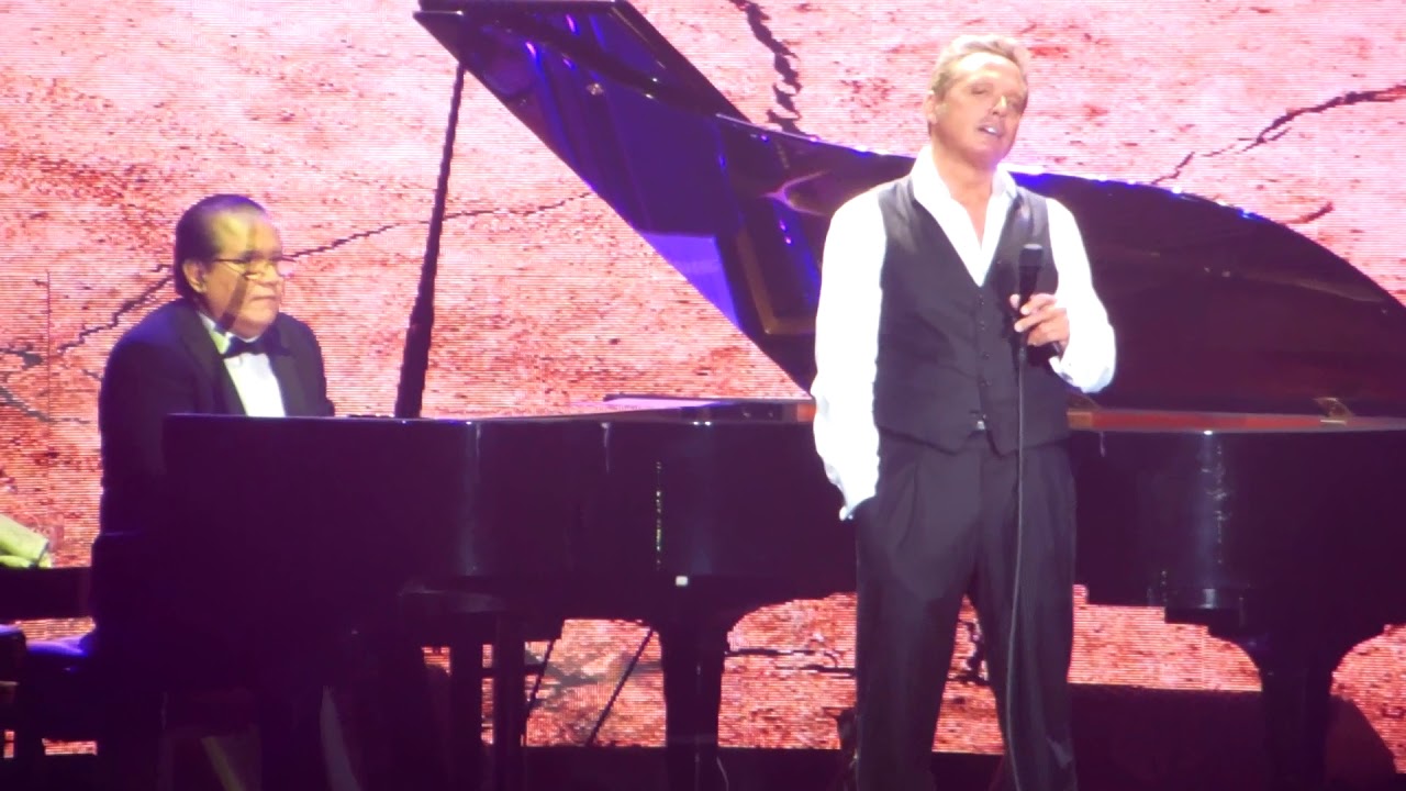 LUIS MIGUEL CONTIGO EN LA DISTANCIA MONTERREY 2018 (LEILA) - YouTube